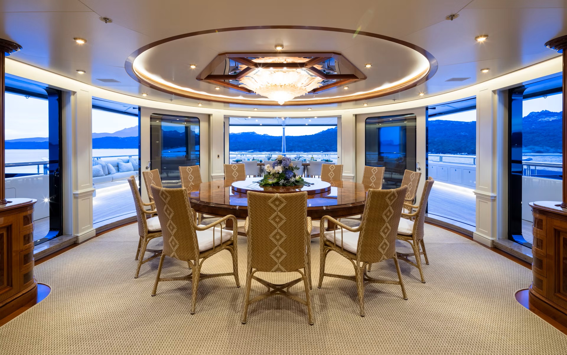 Yacht STARFIRE, Lurssen | CHARTERWORLD Luxury Superyacht Charters